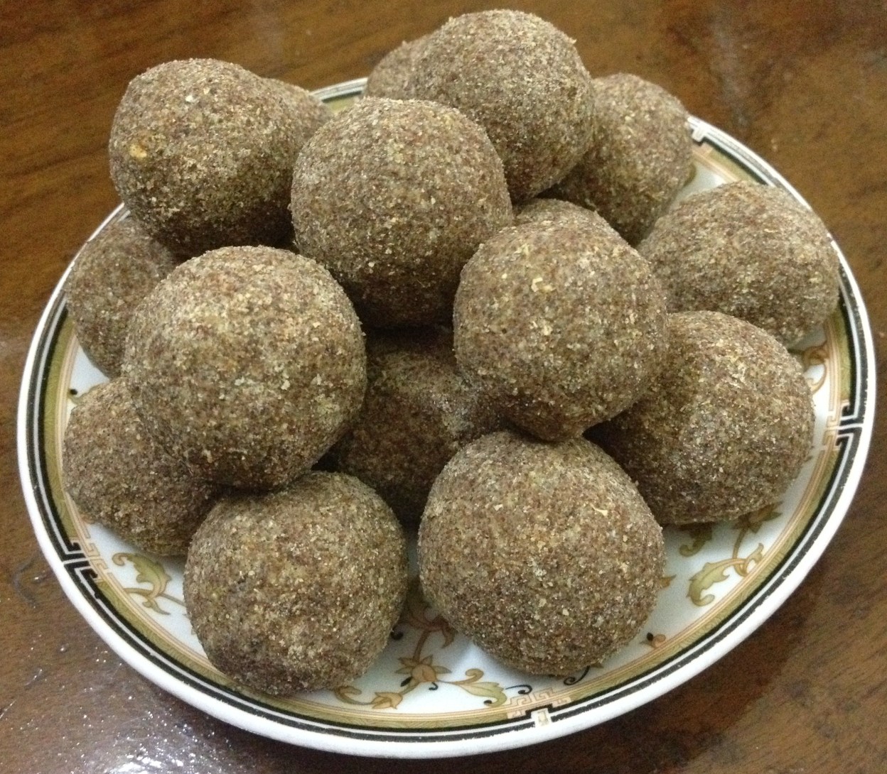 Kezhvaragu Kambu Urundai/Ragi-Bajra Laddu/Nutty Millet Sweet Balls ...