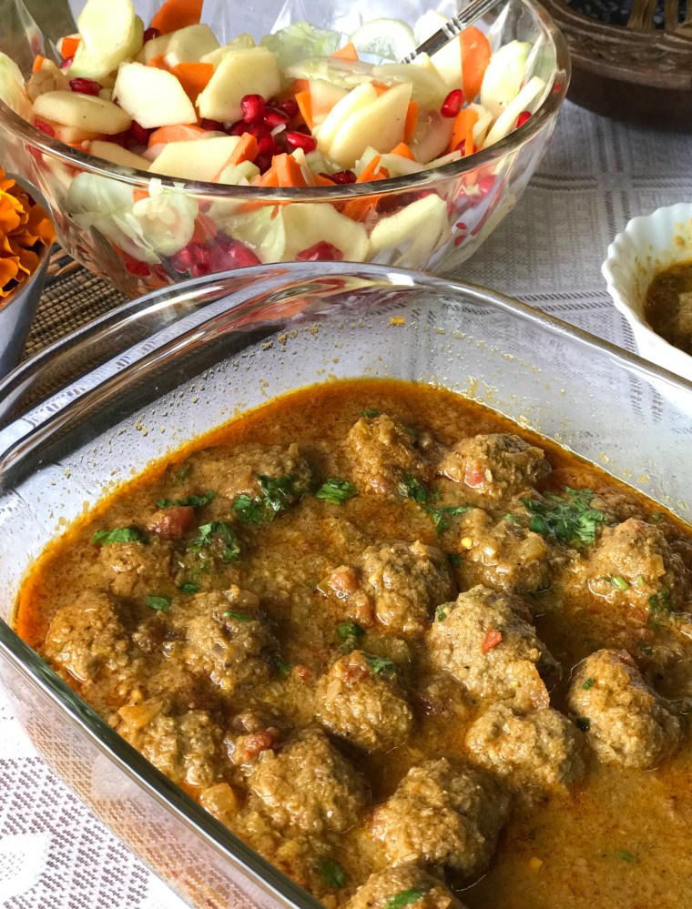 Aadu/Mutton Urundai Kuzhambu/Meat Balls (lamb) in Spicy Gravy | Dosaikal
