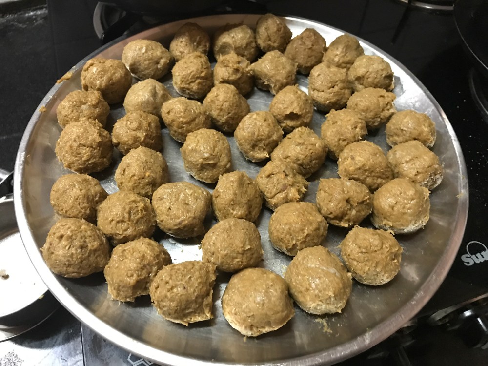 Aadu/Mutton Urundai Kuzhambu/Meat Balls (lamb) in Spicy Gravy | Dosaikal